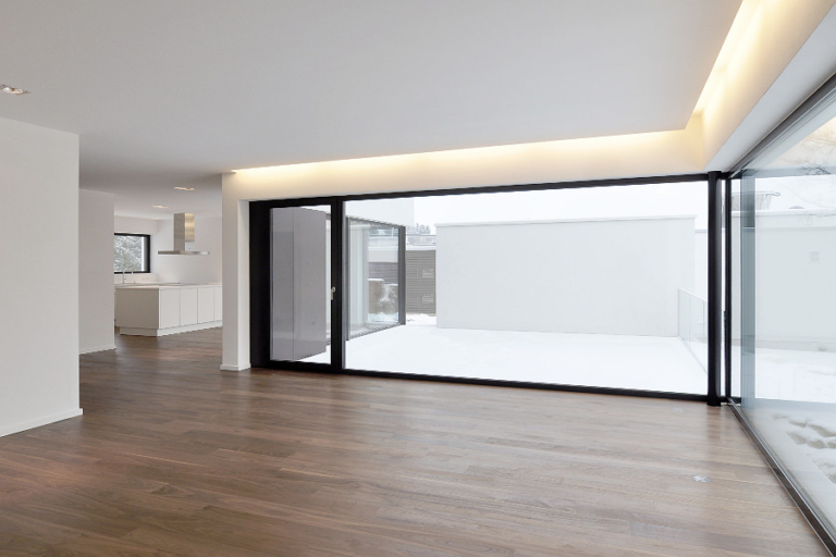 Weißer Kubus am Hang – bub architekten